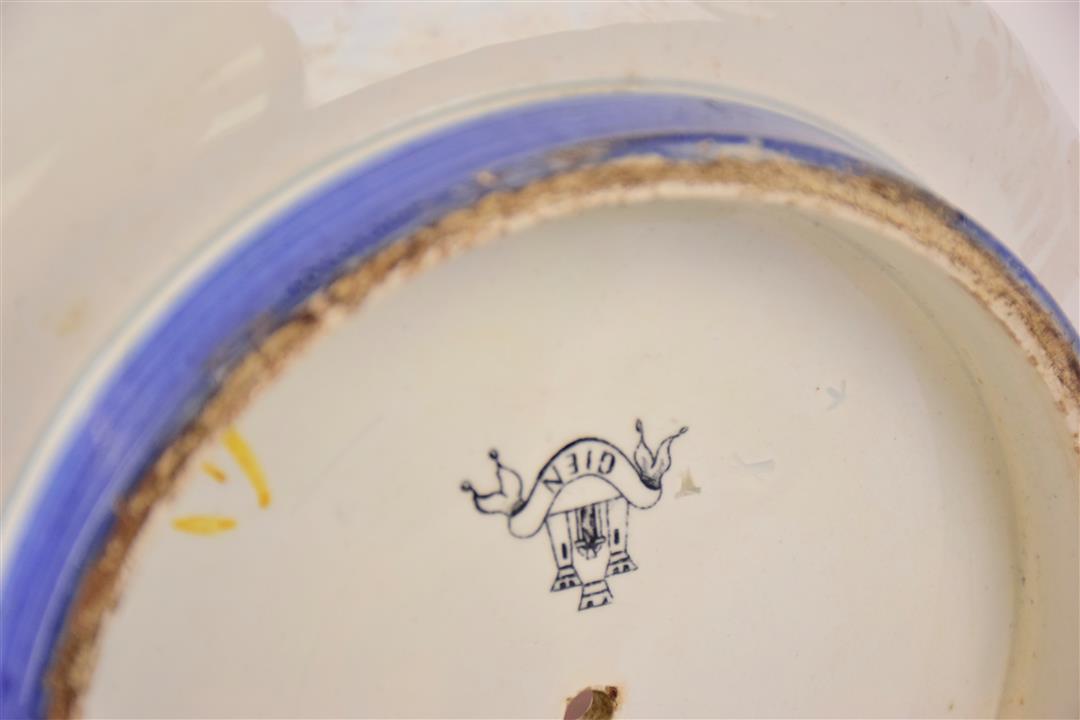 GIEN Cachet-pot en faïence fine émaillée - auctions & price archive