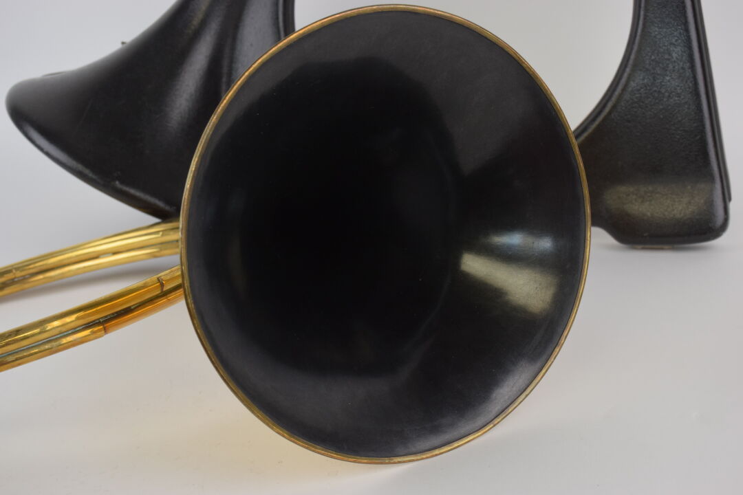 FRANCOIS PERINET Trompe de chasse en - auctions & price archive